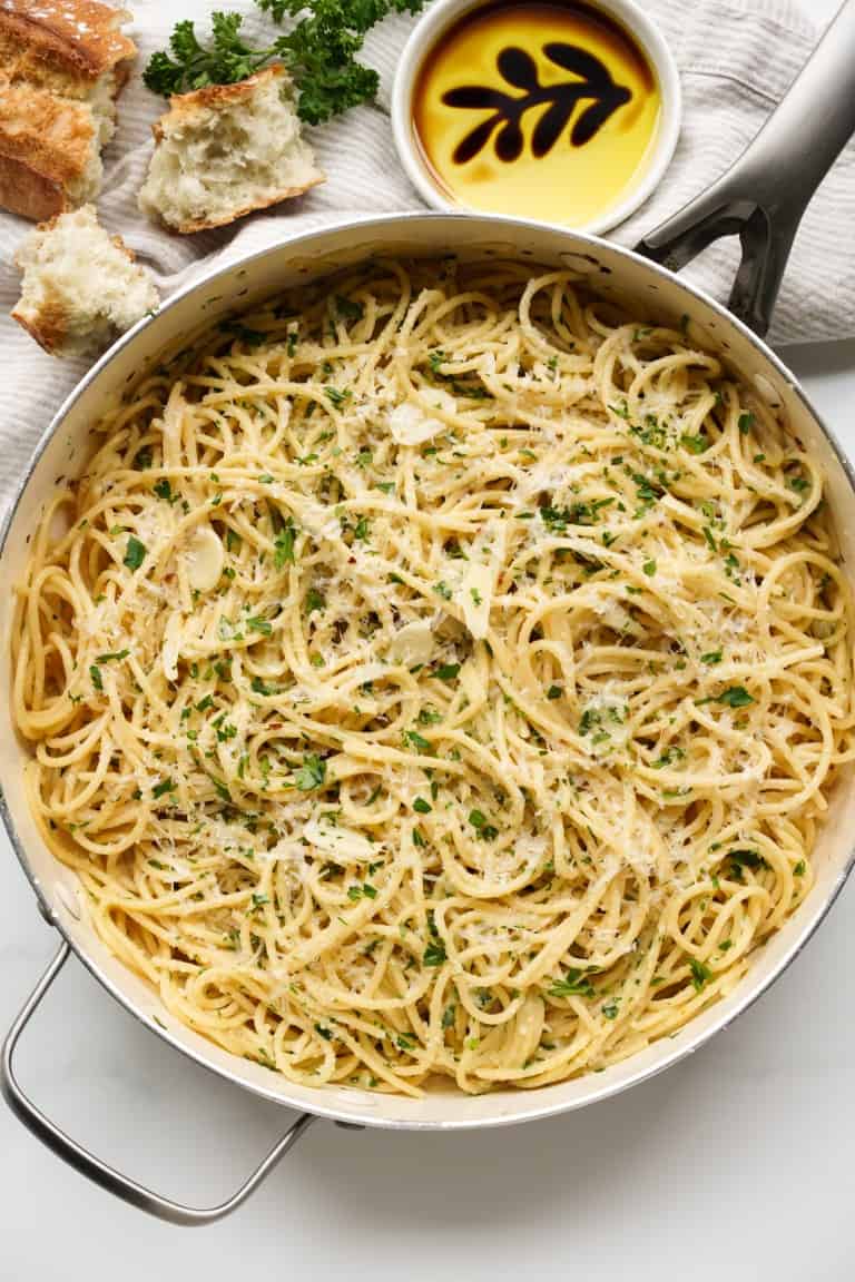 Spaghetti Aglio e Olio (Spaghetti with Garlic and Olive Oil) - Joyous Apron